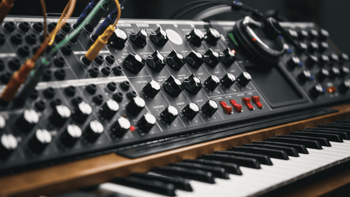 How to Learn Music Production: A Comprehensive 2025 Guide - Beats Den ...